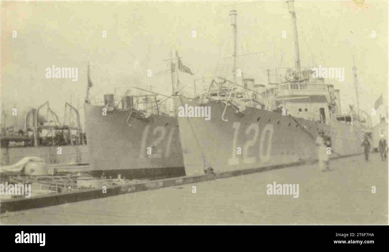 USS Radford (DD-120) and USS Montgomery (DD-121) at the Norfolk Naval Shipyard, Virginia (USA ...