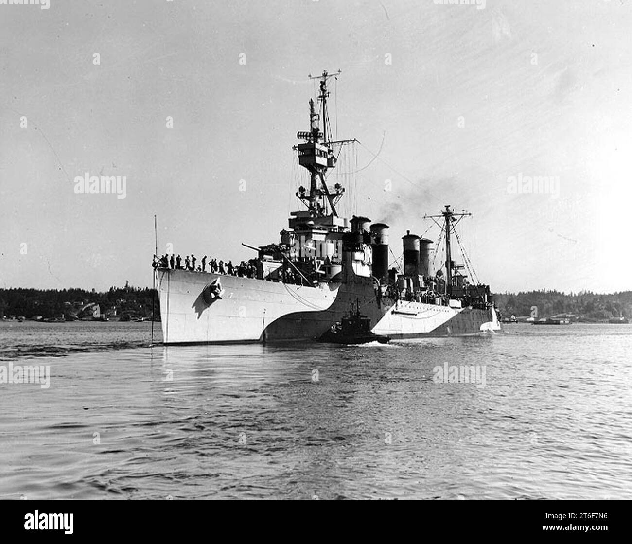 USS Raleigh (CL-7) off the Puget Sound Naval Shipyard on 25 May 1944 ...