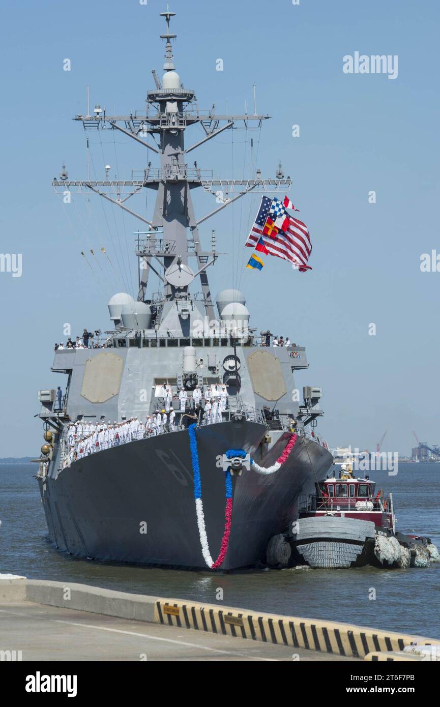 USS Ramage homecoming 140504 Stock Photo - Alamy
