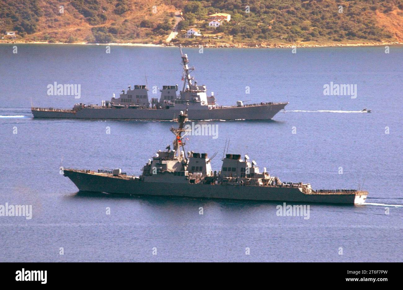 USS Ramage DDG-61 and USS Ross DDG-71 pass at Souda Bay Stock Photo - Alamy