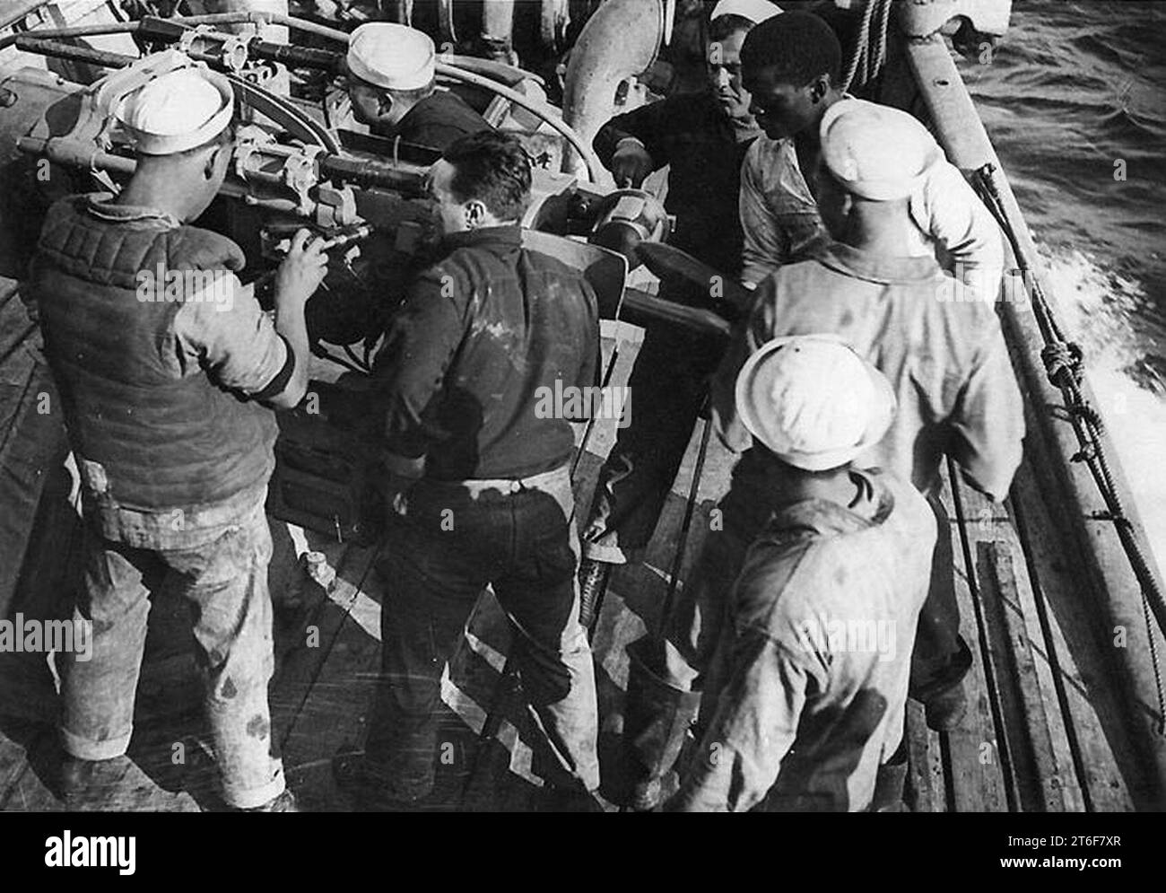 USS Rambler gun crew Stock Photo - Alamy