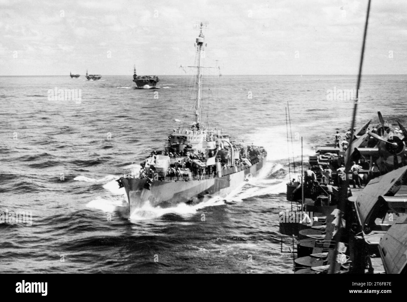 USS Raymond (DE-341) approaching USS Sangamon (CVE-26) to refuel on 15 ...