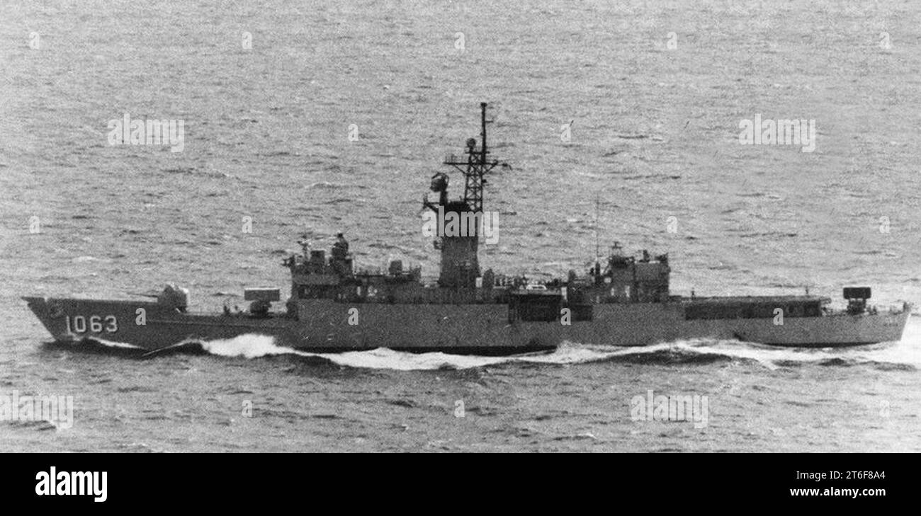 USS Reasoner (FF-1063) underway at sea, in 1986 Stock Photo - Alamy