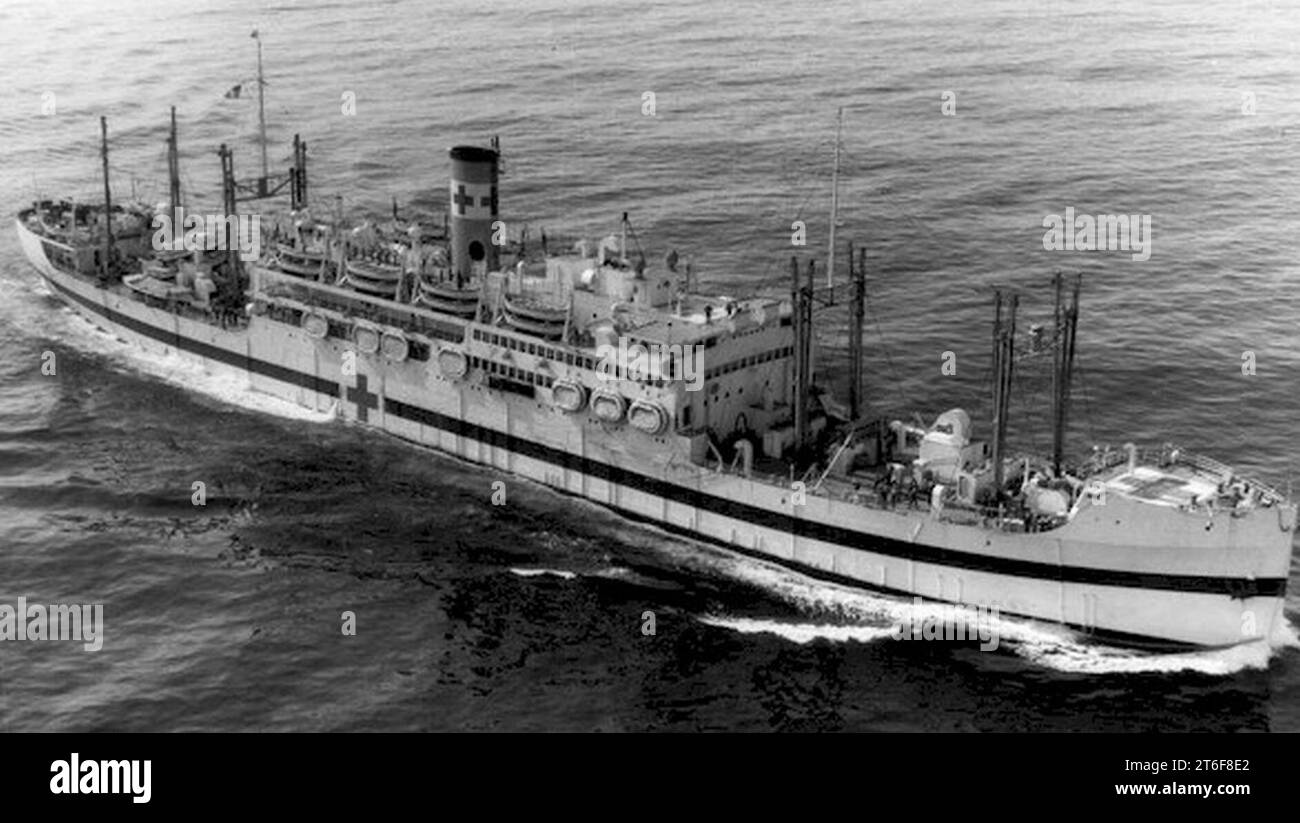 USS Refuge (AH-11) underway in the Atlantic Ocean, 20 April 1944 Stock ...