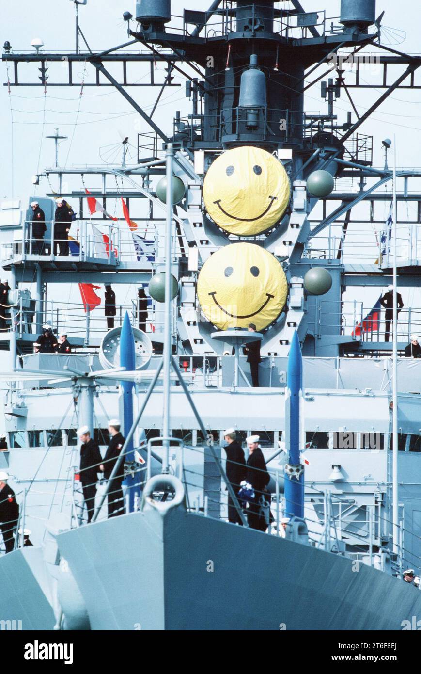 Uss reeves hi-res stock photography and images - Alamy