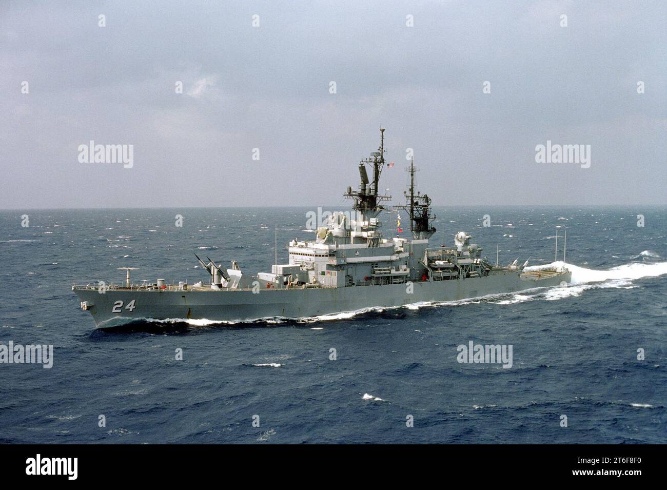 USS Reeves (CG-24) underway at sea on 15 October 1984 (6396505 Stock ...
