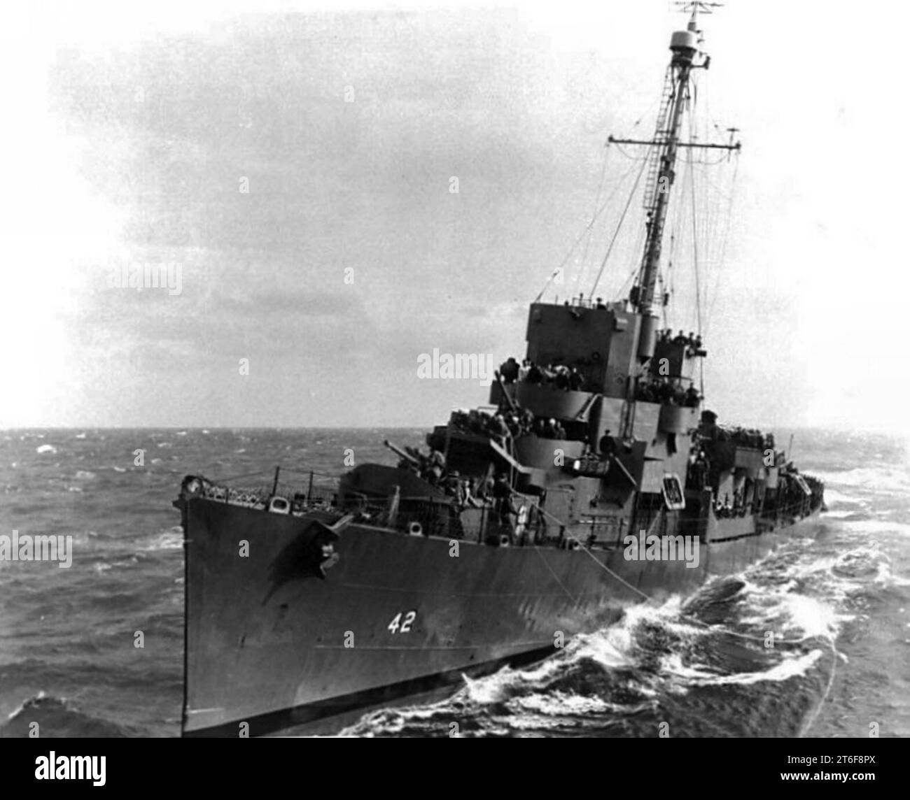 USS Reynolds (DE-42) underway at sea on 20 February 1945 Stock Photo ...
