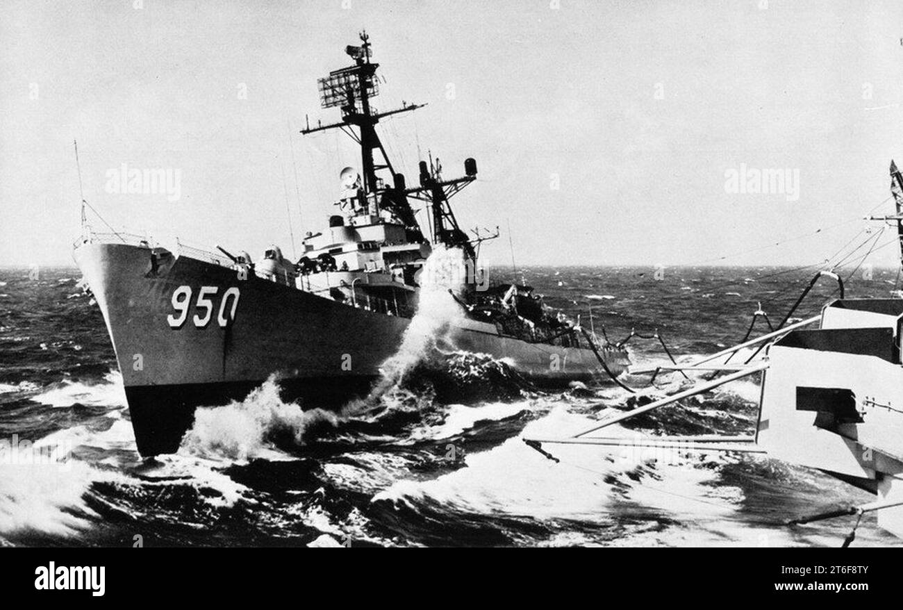 USS Richard S. Edwards (DD-950) refueling in heavy seas c1960 Stock ...
