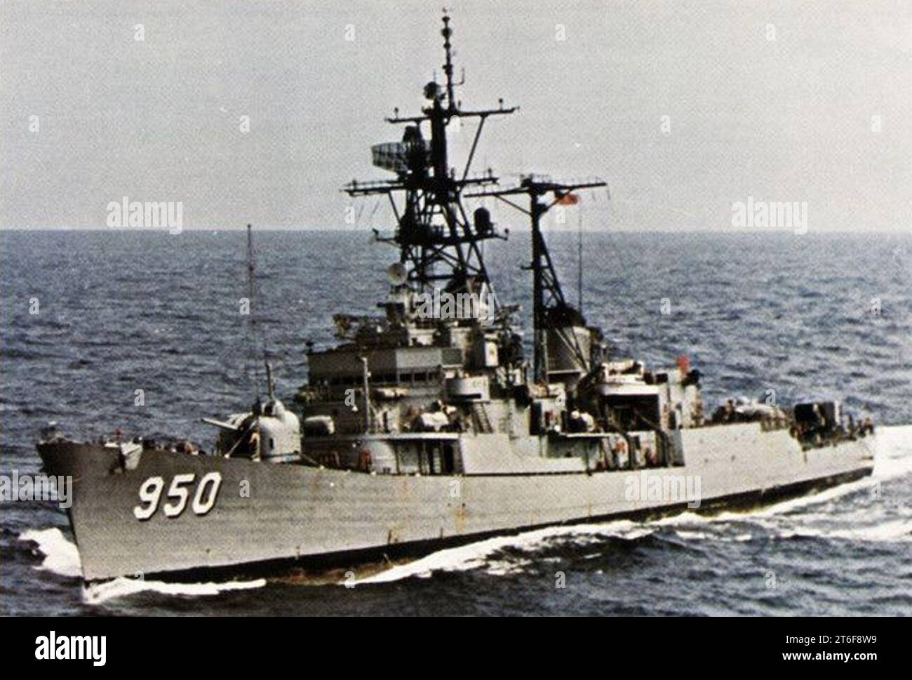 USS Richard S. Edwards (DD-950) underway at sea, circa in 1978 Stock ...