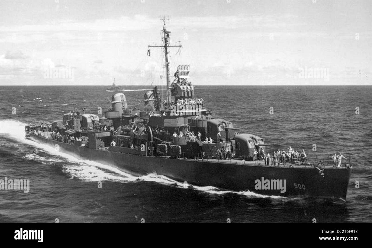 USS Ringgold (DD-500) underway in the Pacific Ocean on 16 June 1944 ...