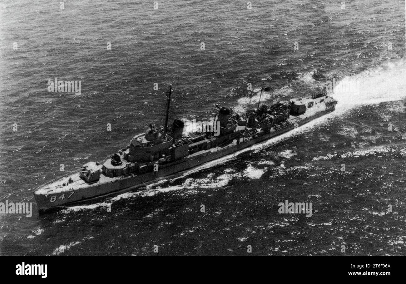 USS Robert L. Wilson (DDE-847) underway, circa in October 1950 Stock ...