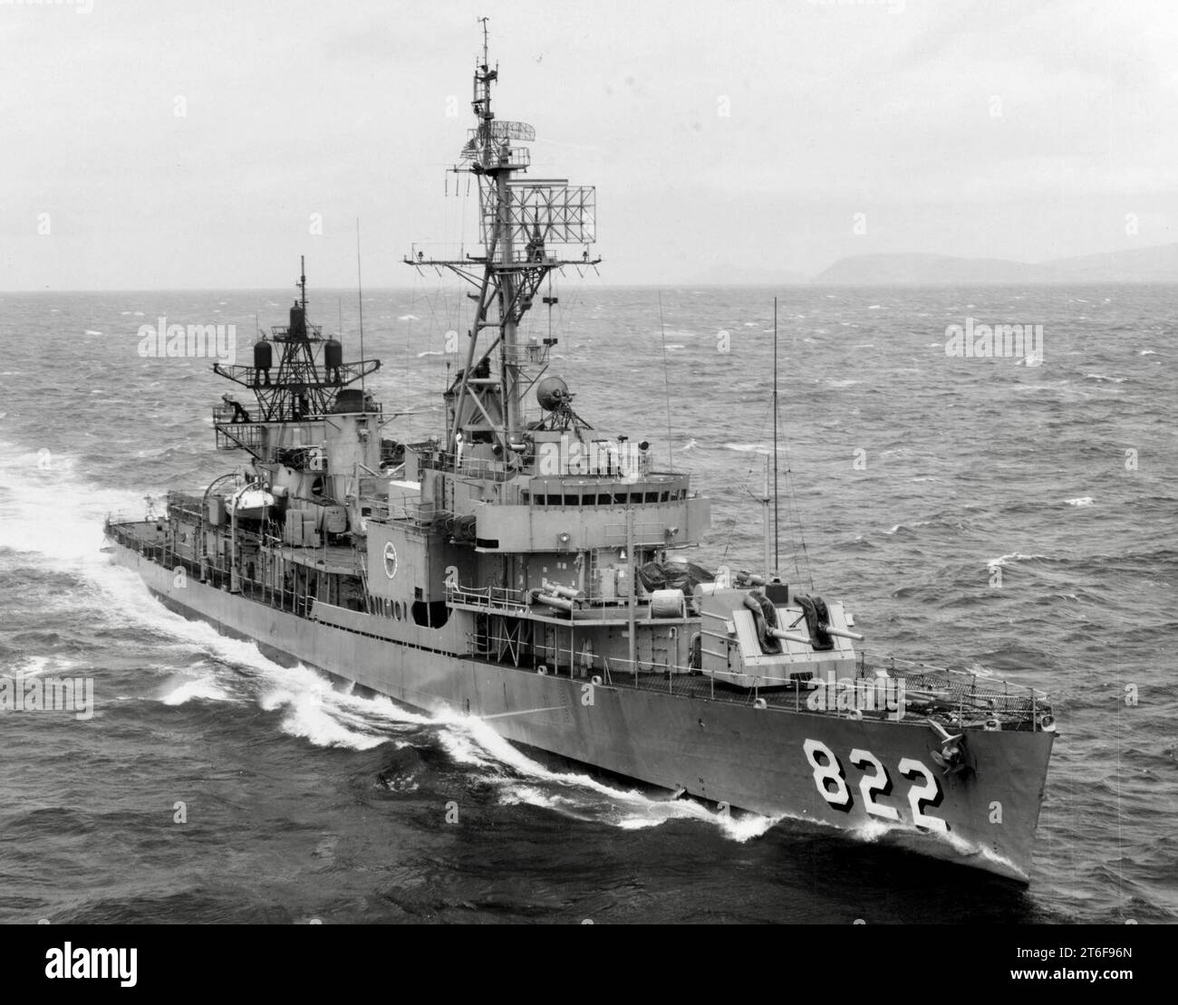 USS Robert H. McCard (DD-822) underway off Oahu in May 1968 Stock Photo ...