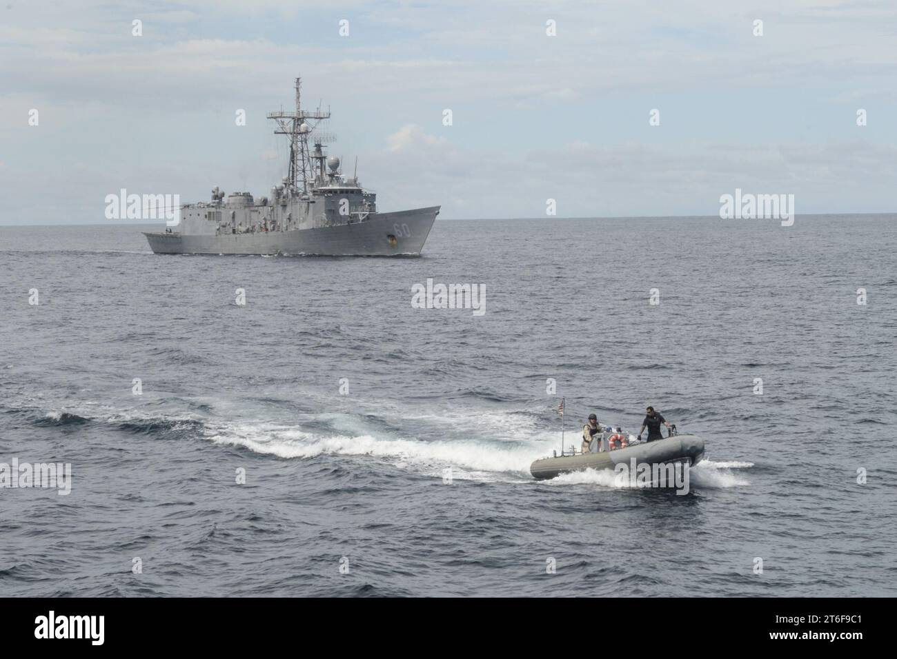 USS Rodney M. Davis (FFG-60) in the South China Sea in November 2014 ...