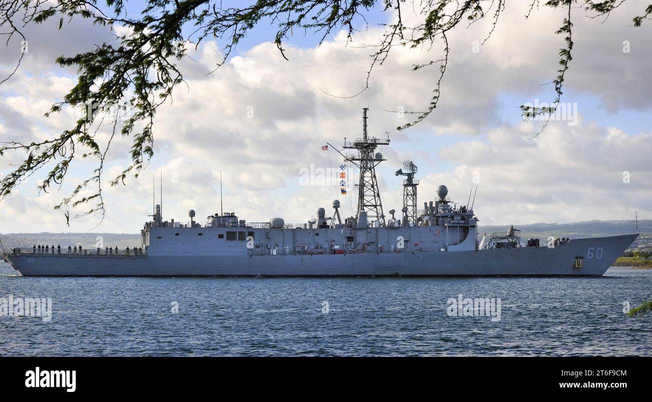 USS Rodney M. Davis (FFG-60) at Pearl Harbor in July 2014 Stock Photo ...