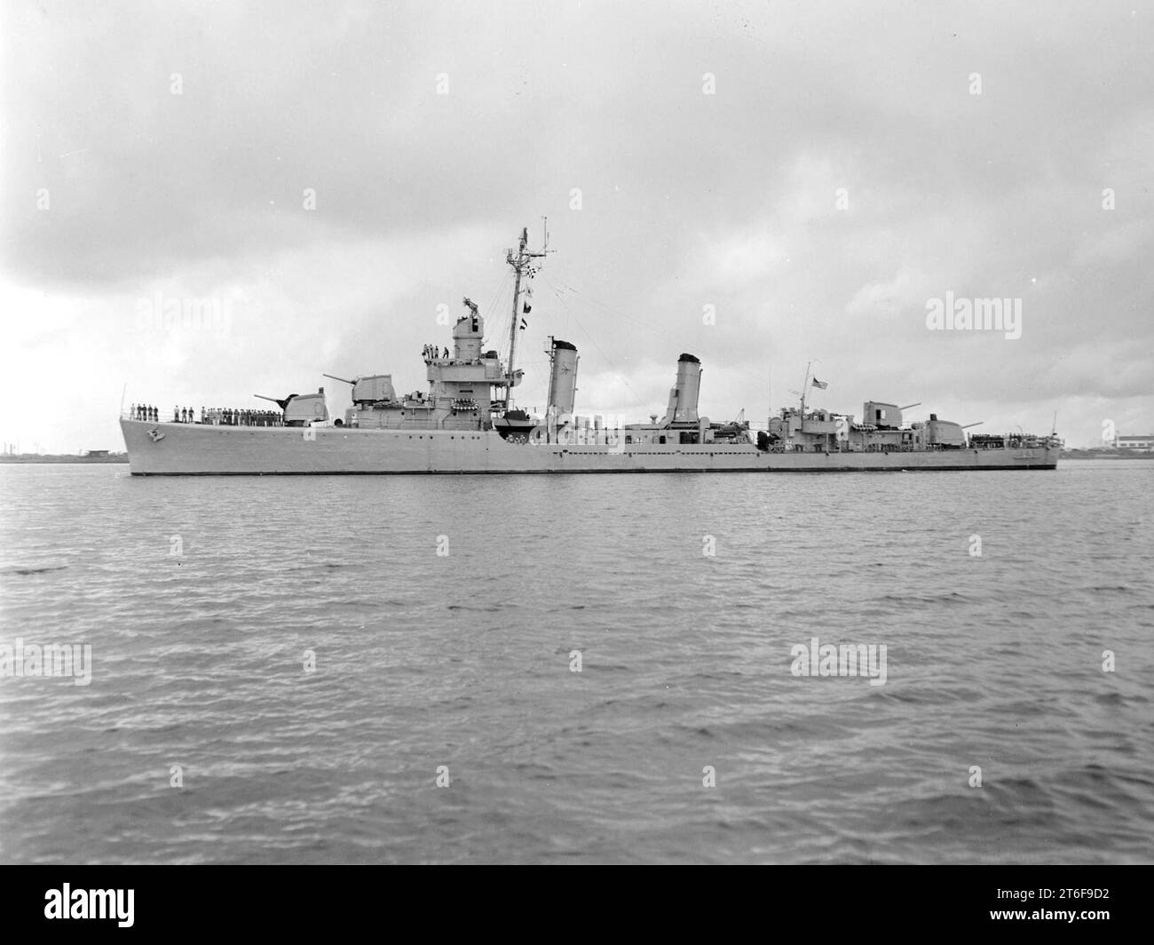USS Rodman (DD-456) underway on 11 July 1955 Stock Photo - Alamy