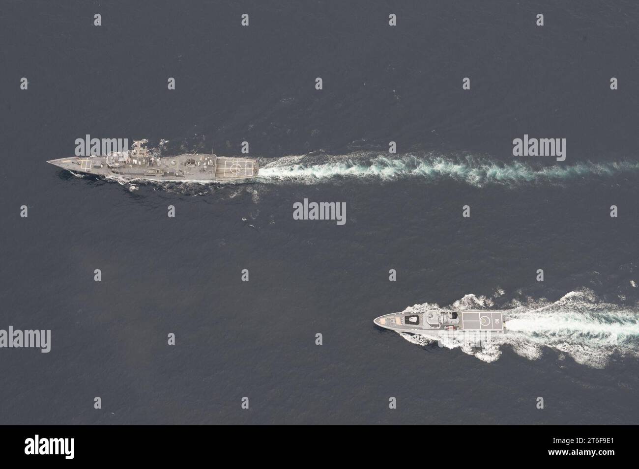 Uss rodney m davis ffg 60 hi-res stock photography and images - Alamy