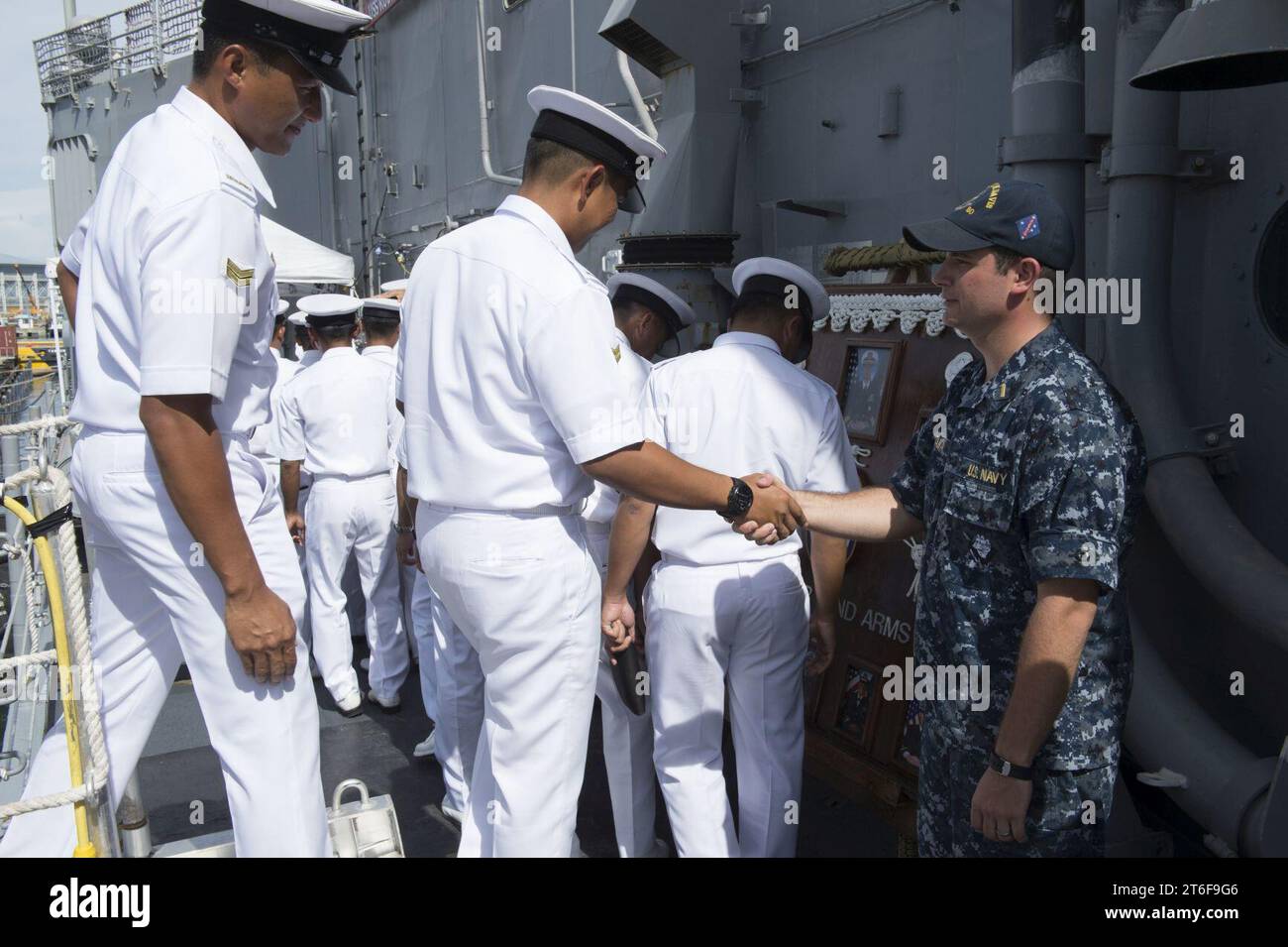 USS Rodney M. Davis operations 141110 Stock Photo - Alamy