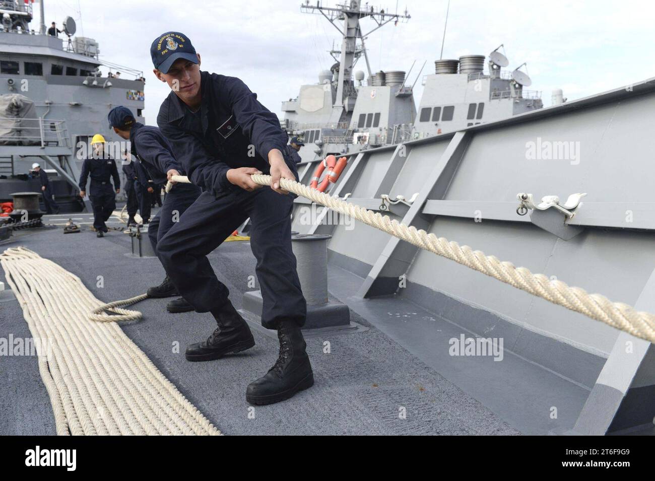 USS Rodney M. Davis operations 140831 Stock Photo - Alamy