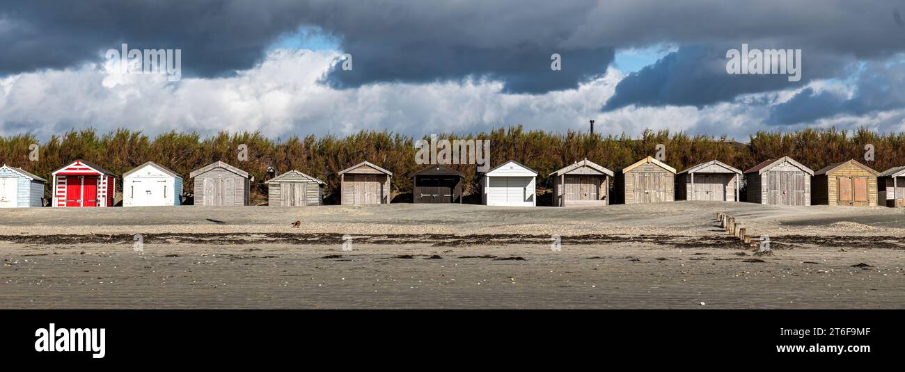 Traditional beach huts on West Wittering beach Stock Photo - Alamy