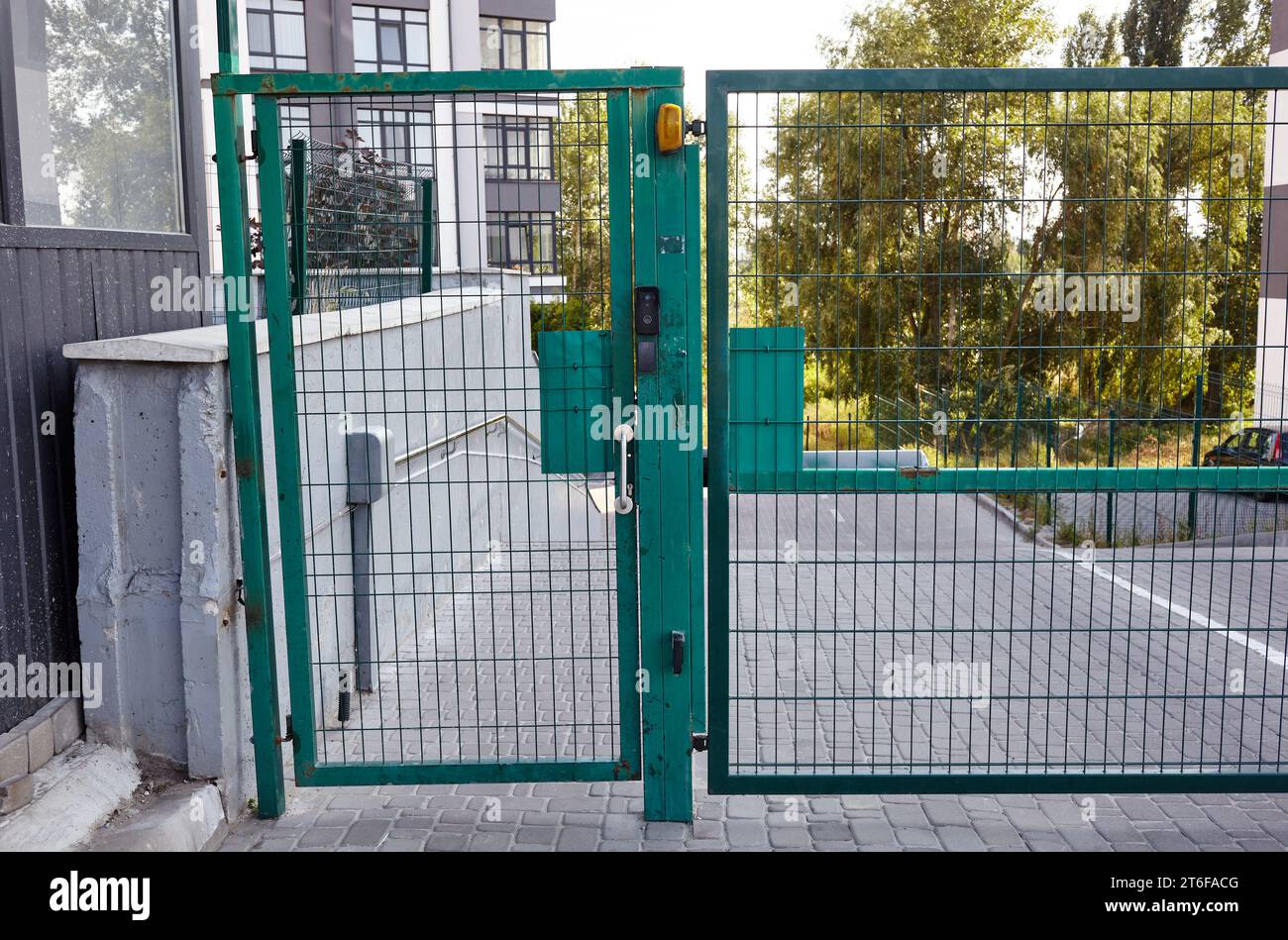 Wrought iron gates driveway hi-res stock photography and images - Alamy