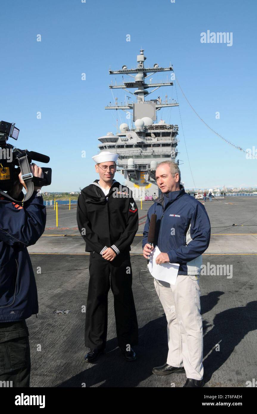 USS Ronald Reagan Stock Photo - Alamy