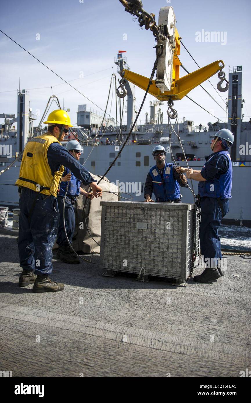 USS Roosevelt (DDG 80) 140417 Stock Photo - Alamy