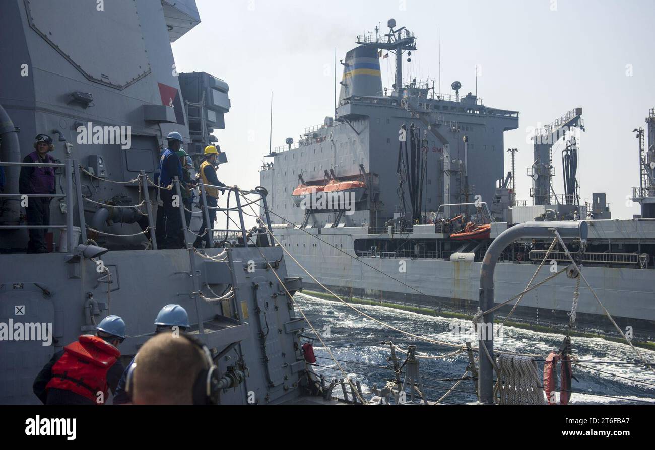 USS ROOSEVELT (DDG 80) 140330 Stock Photo - Alamy