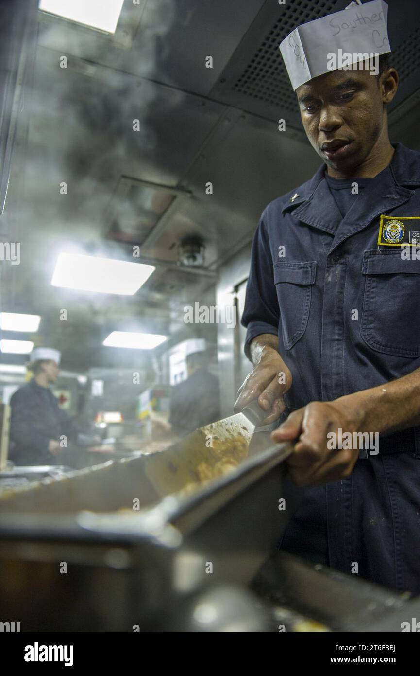 USS ROOSEVELT (DDG 80) 140422 Stock Photo - Alamy