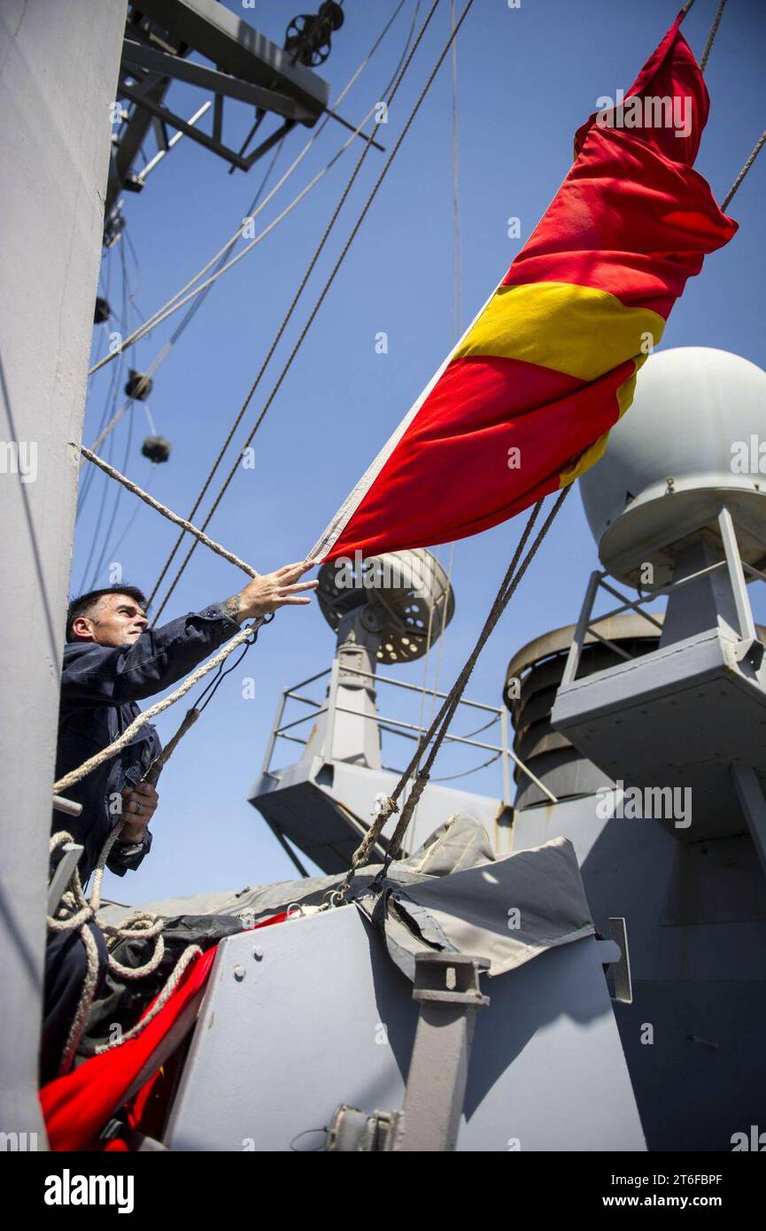 USS Roosevelt (DDG 80) 140728 Stock Photo - Alamy