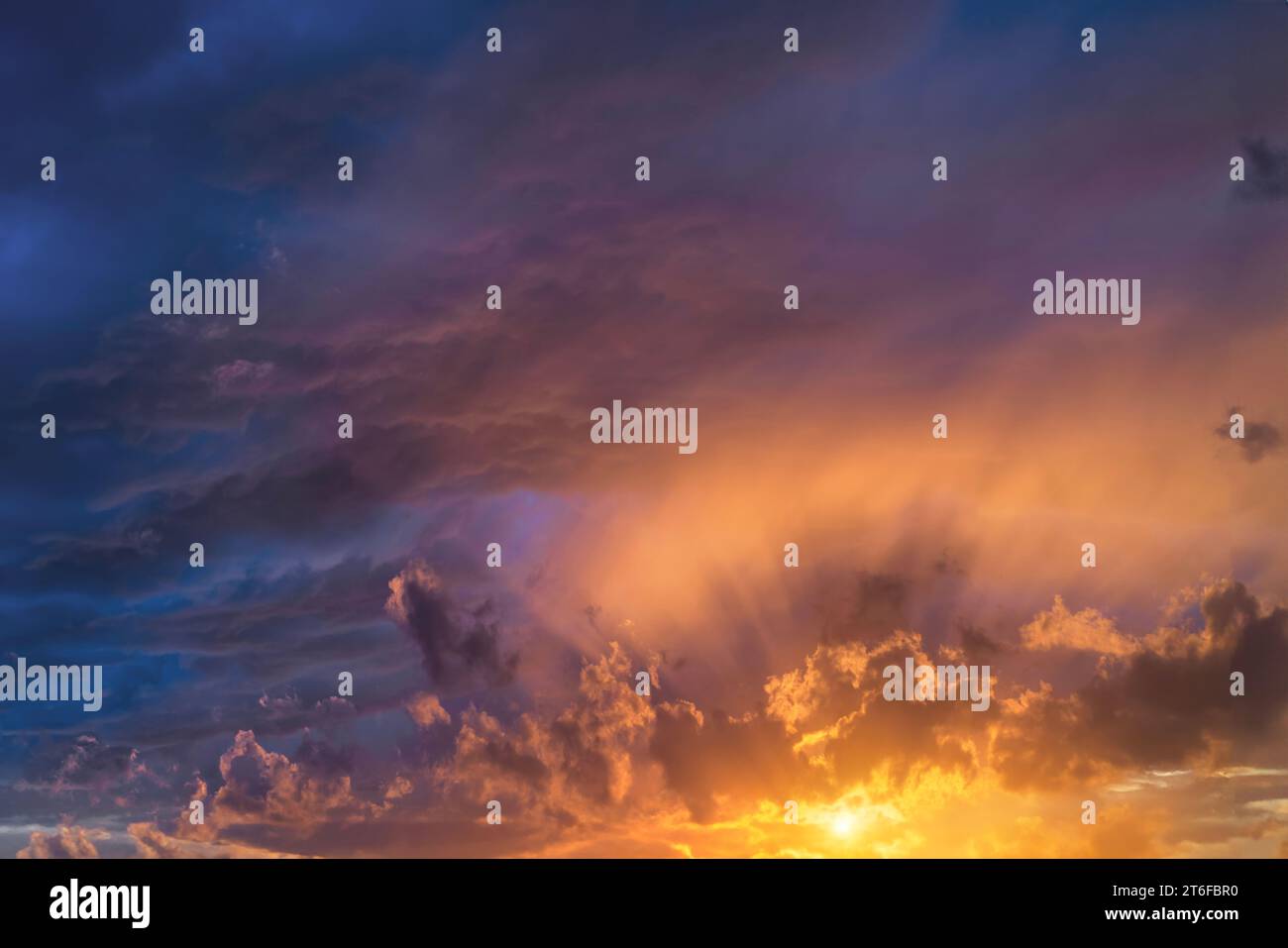 Dark spectacular storm clouds hi-res stock photography and images - Alamy