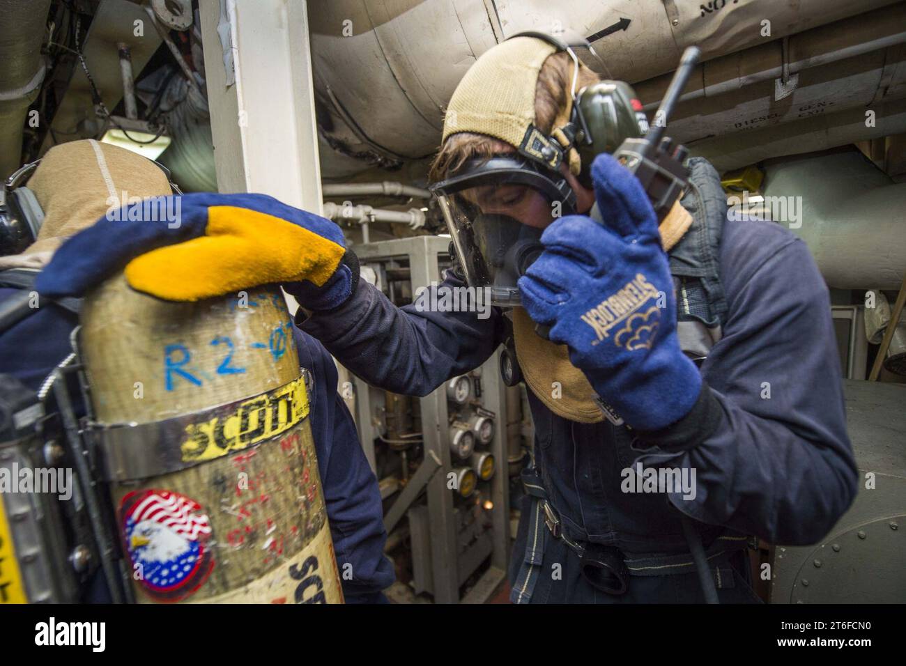 USS Rushmore (LSD 47) 151007 Stock Photo - Alamy