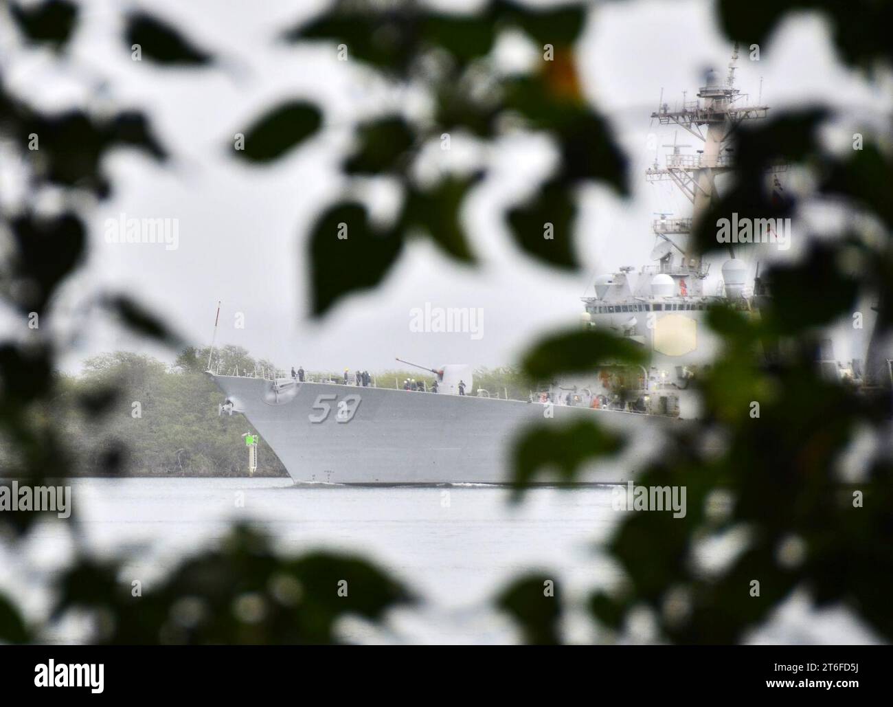 USS Russell departs Pearl Harbor. (8345376959 Stock Photo - Alamy