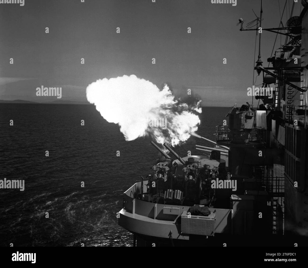 USS Saint Paul (CA-73) shelling Korea 1953 Stock Photo - Alamy