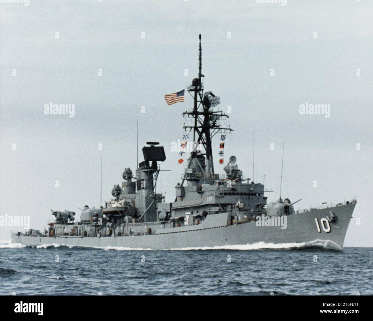 USS Sampson (DDG-10) underway at sea, circa in 1988-1989 Stock Photo - Alamy