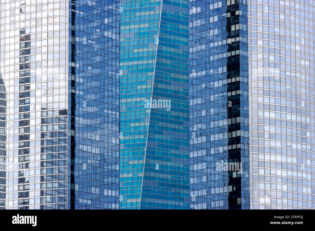 Skyscraper glass window close up hi-res stock photography and images ...