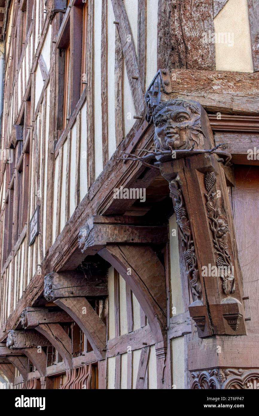 Renaissance decoration and refinement of the houses of Troyes in the ...
