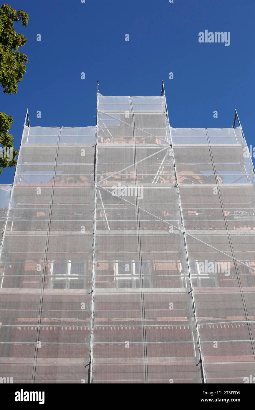 Tarpaulin, building site, scaffolding, old roof gable, house facade ...