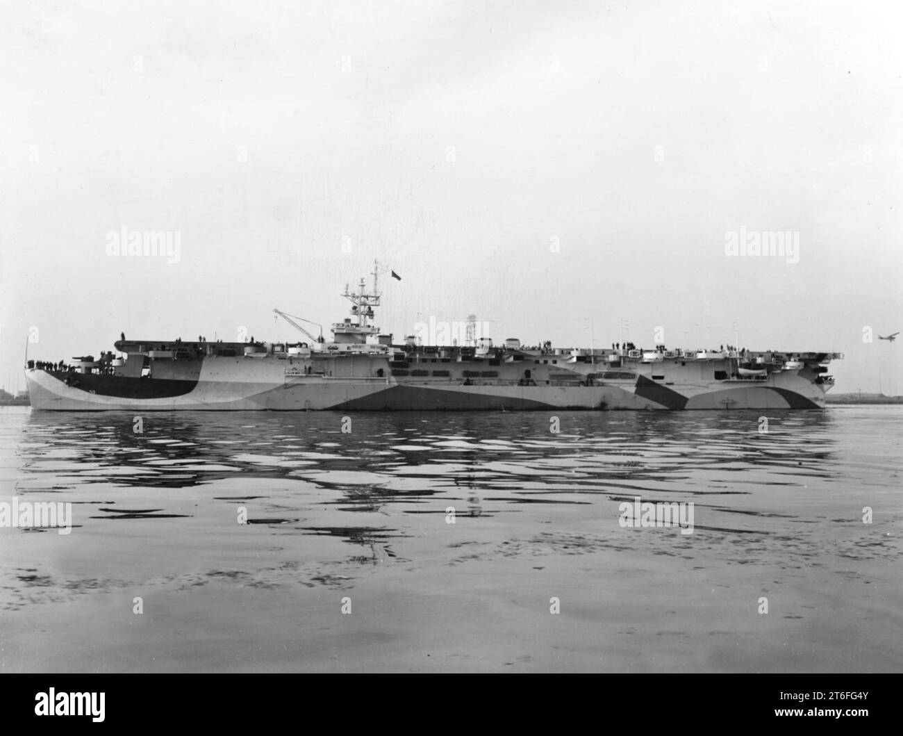USS San Jacinto (CVL-30) off the Philadelphia Naval Shipyard on 17 ...