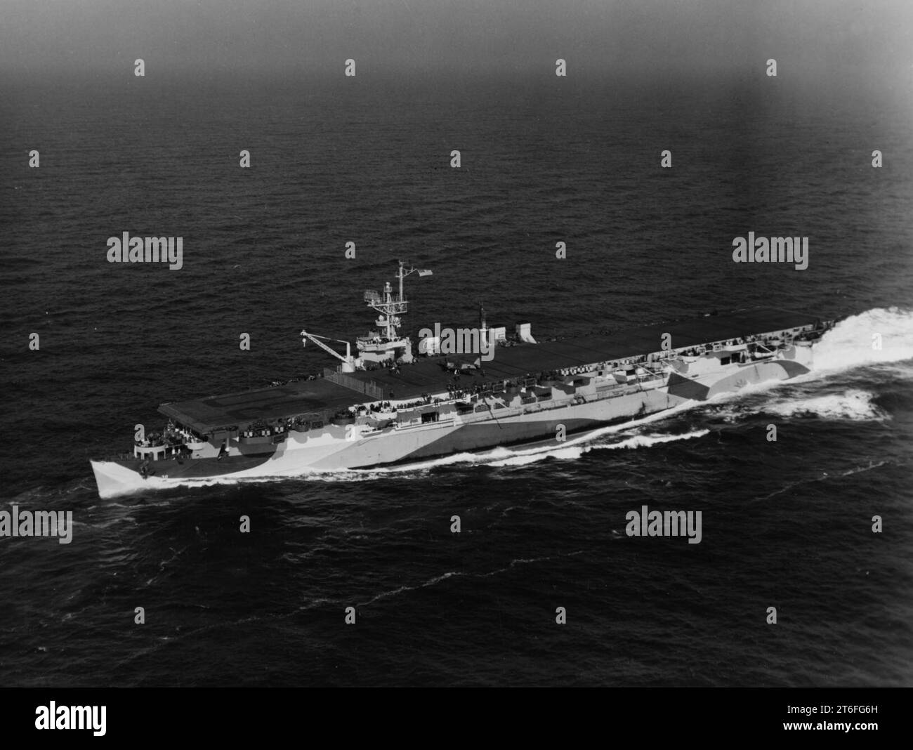 USS San Jacinto (CVL-30) underway at sea on 23 January 1944 Stock Photo ...