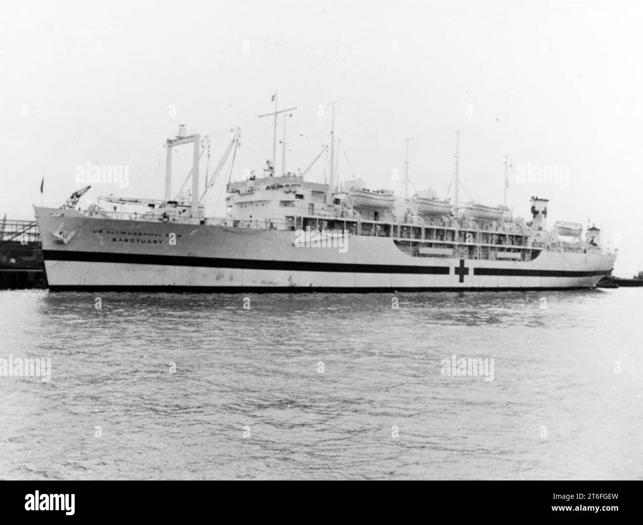 USS Sanctuary (AH-17) at Wakayama, Japan, in September 1945 Stock Photo ...