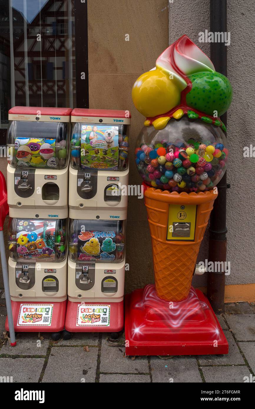 Candy vending machine hi-res stock photography and images - Alamy