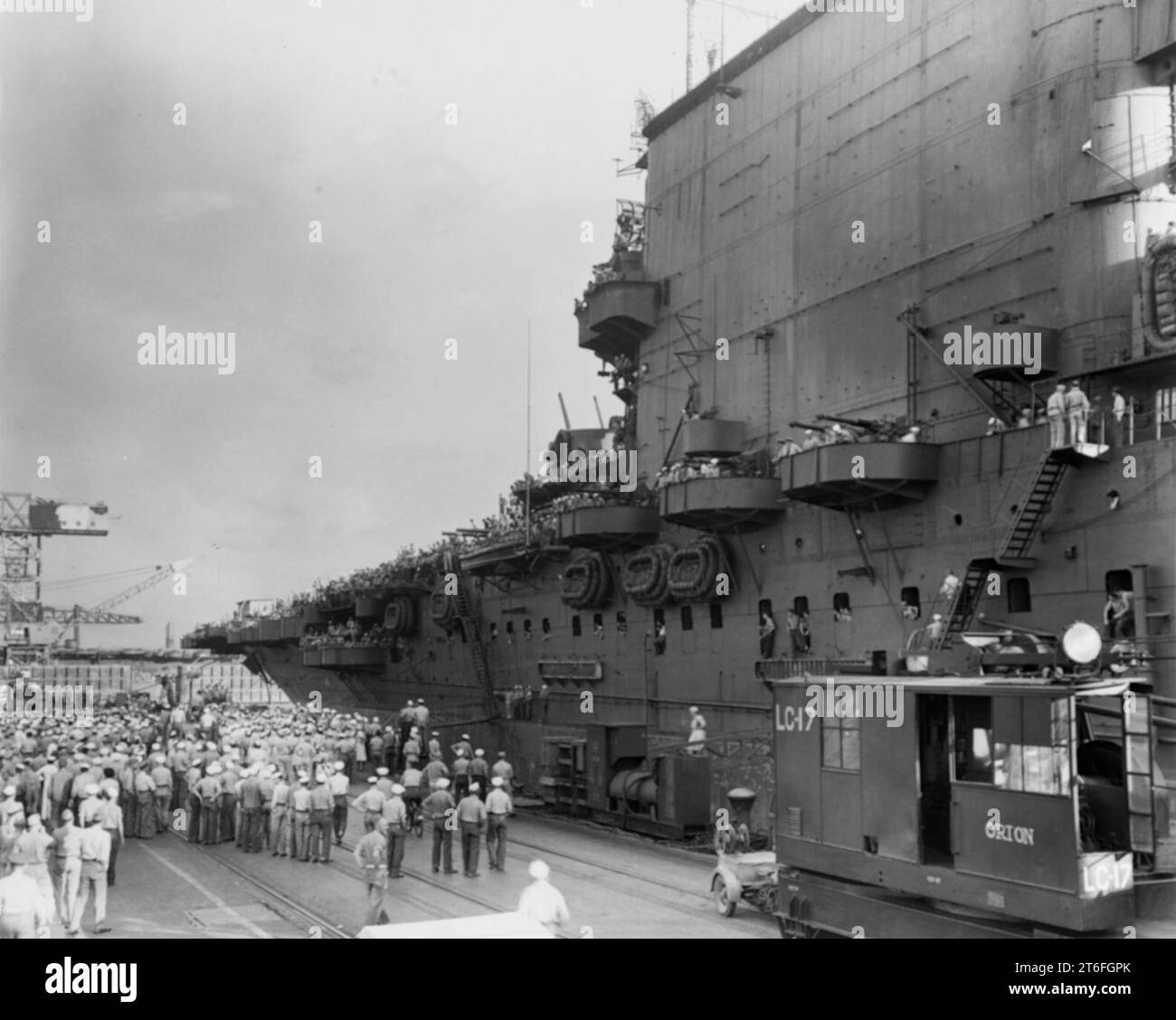 USS Saratoga (CV-3) at Pearl Harbor on 10 September 1945 Stock Photo ...