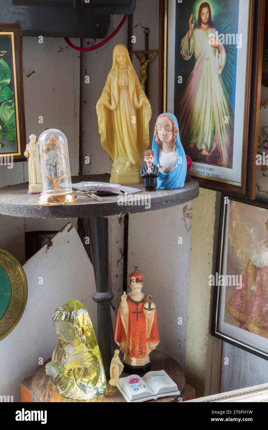 Religious goods hi-res stock photography and images - Alamy