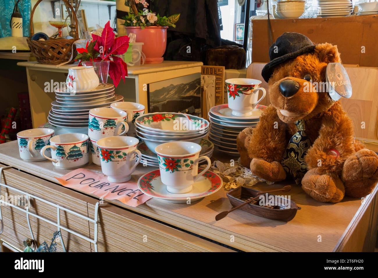 Porcelain dinner set hi-res stock photography and images - Alamy