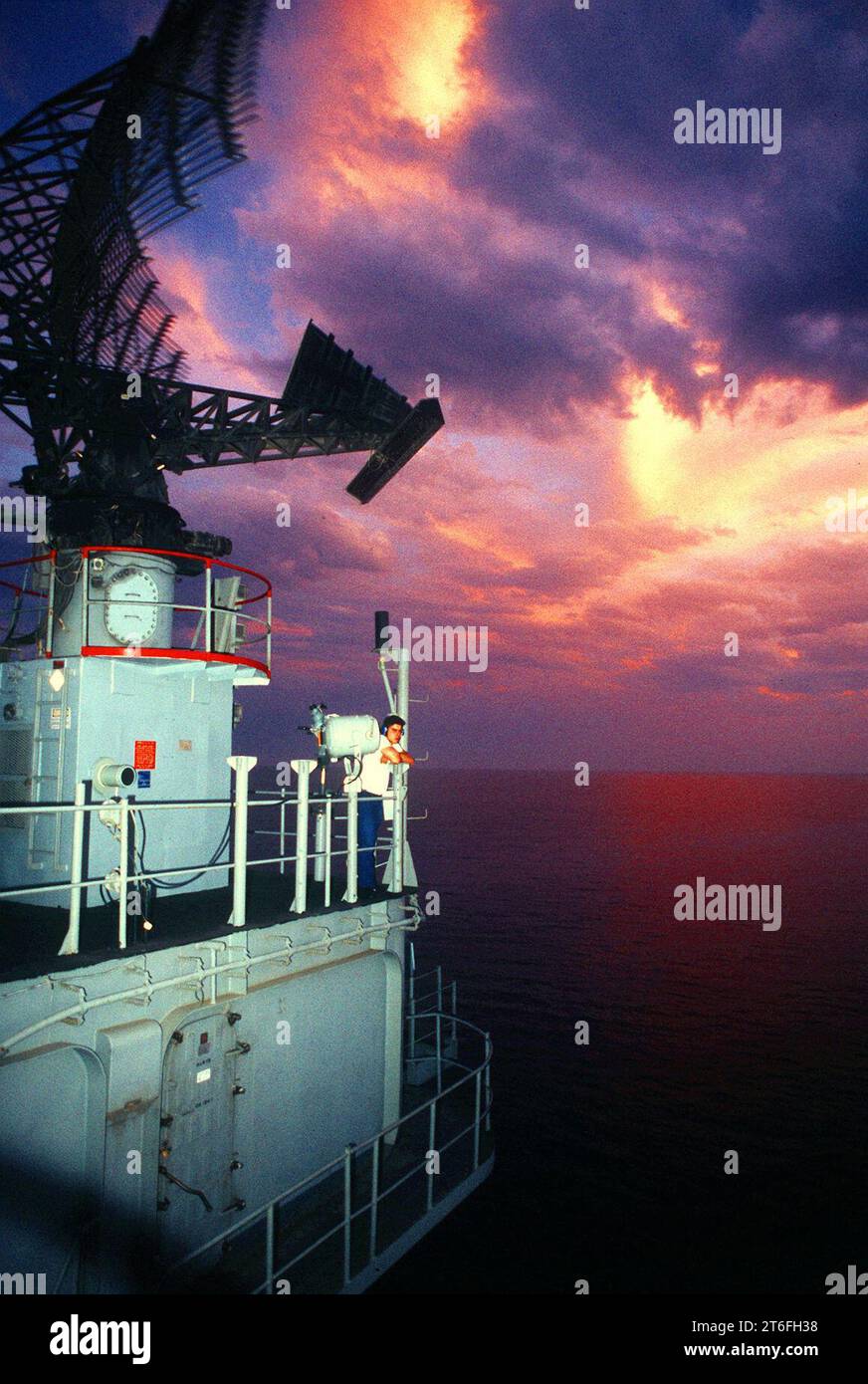 USS Saratoga (CV-60) SPS-49 radar Stock Photo - Alamy