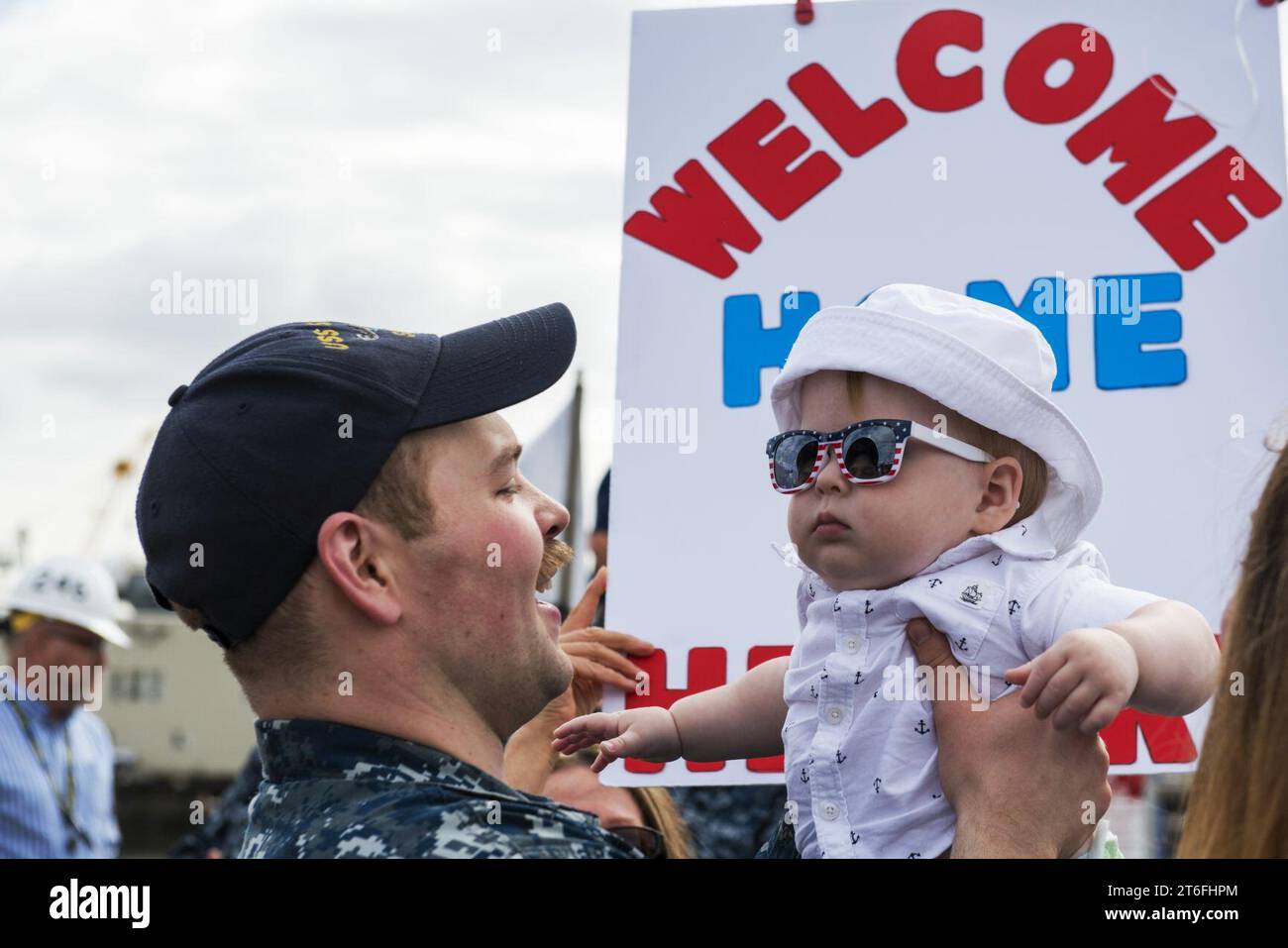 Fast attack submarine uss seawolf ssn 21 hi-res stock photography and ...