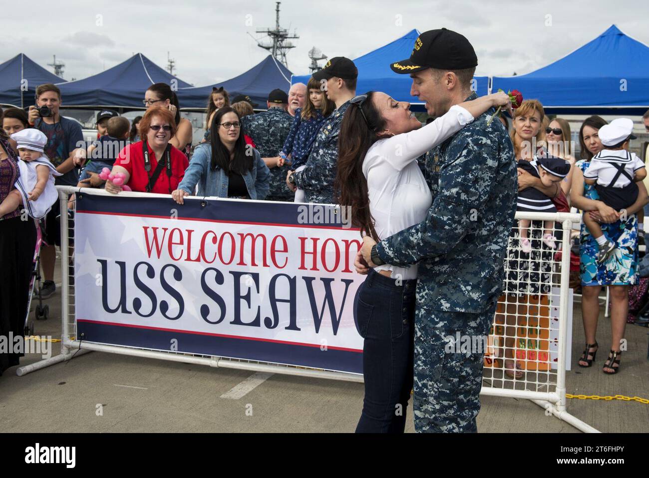 USS Seawolf returns home 150821 Stock Photo - Alamy