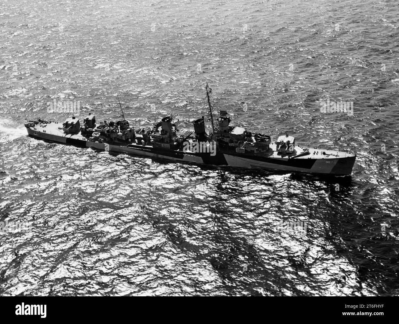 USS Selfridge (DD-357) underway in the Atlantic Ocean on 19 April 1945 ...
