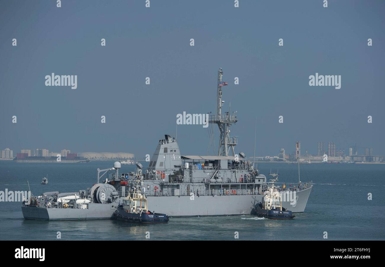 USS Sentry (MCM-3) at Naval Support Activity Bahrain in November 2014 ...