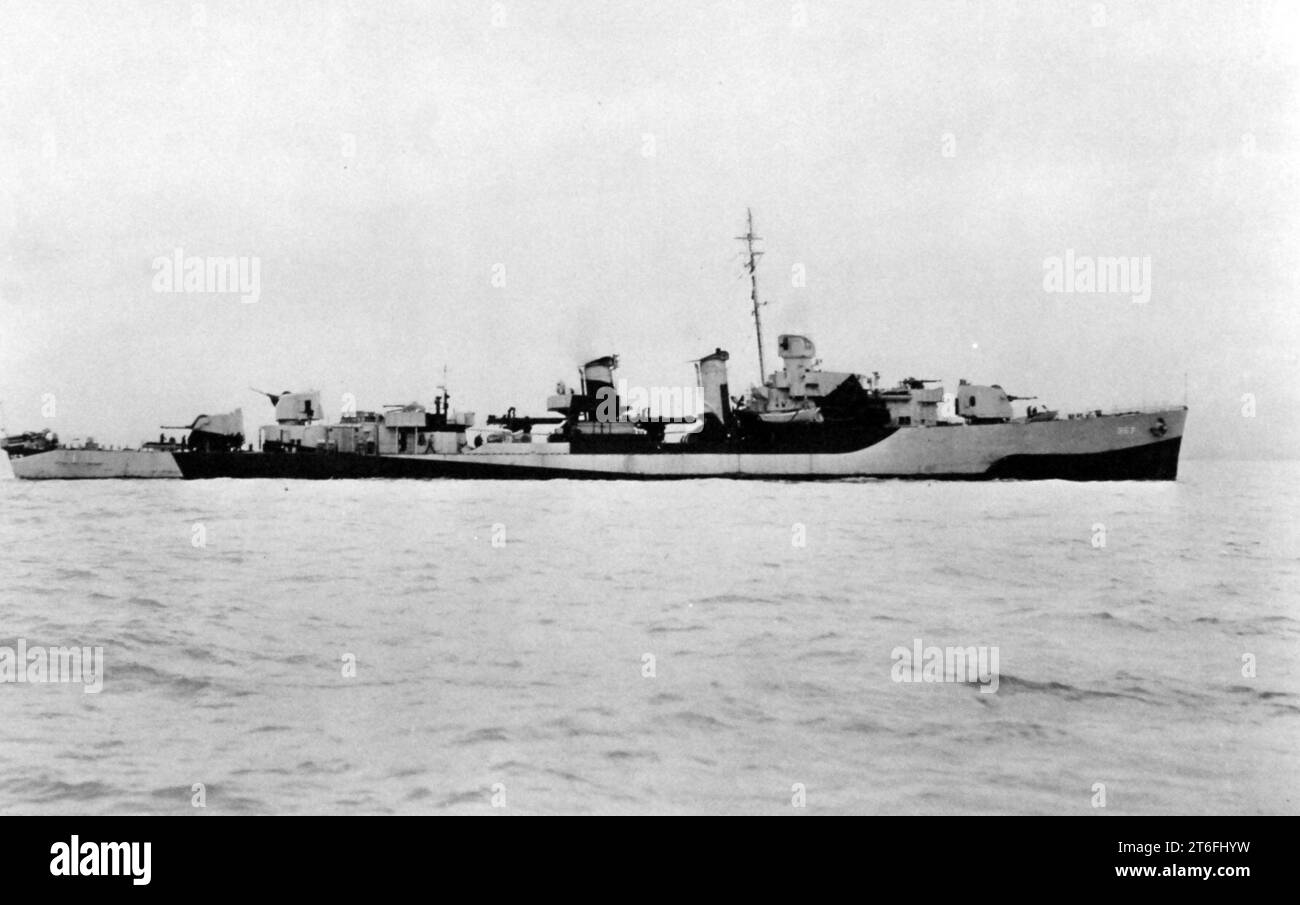 USS Selfridge (DD-357) off the Mare Island Naval Shipyard, California ...